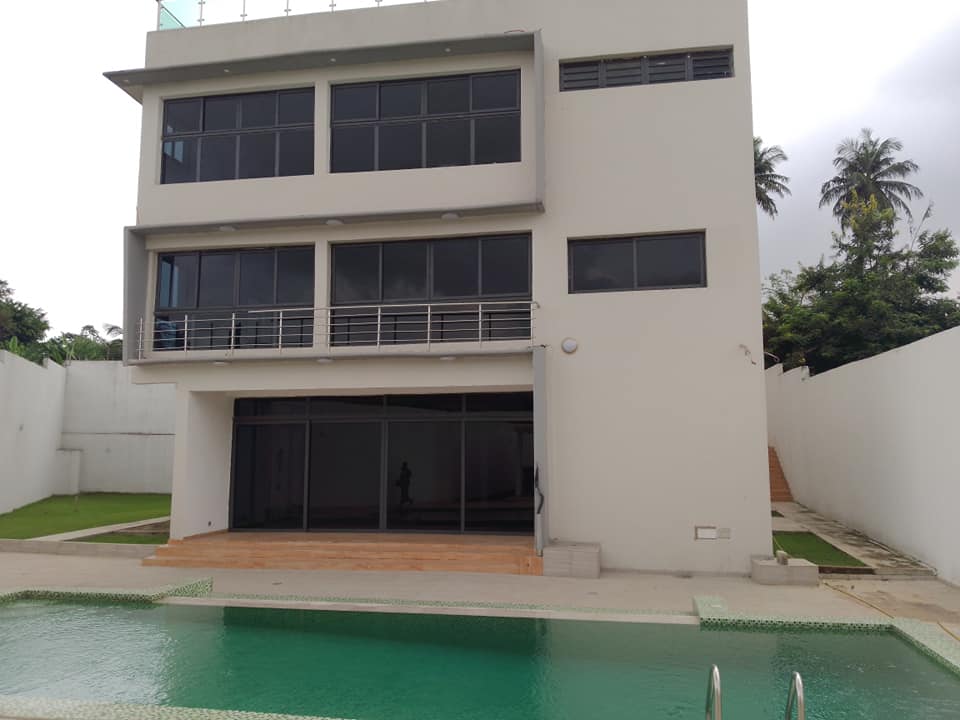 nous mettons en location un triplex ultra moderne 10 pièces aux 2 ...