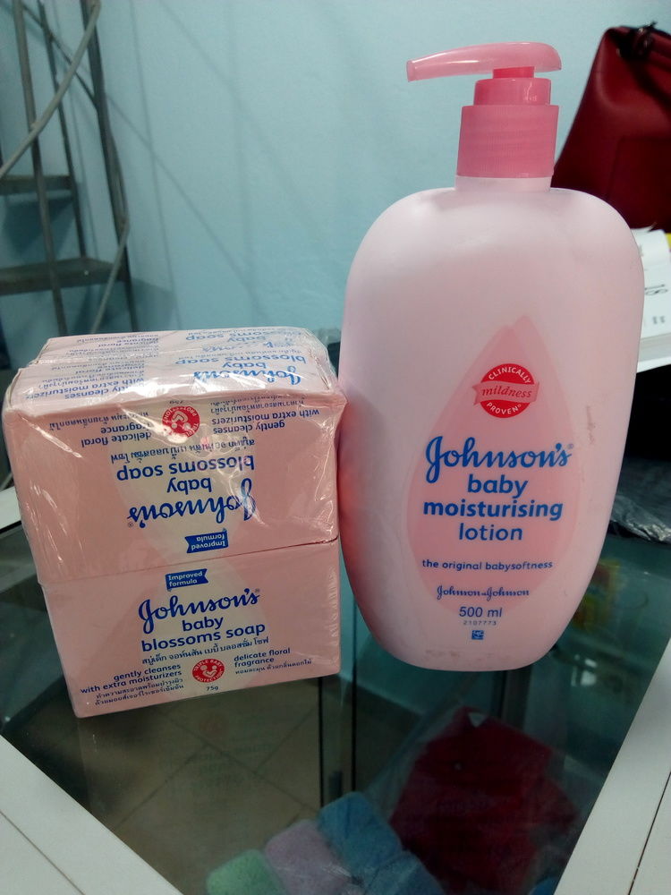 Savon + pomade Nivea, Johnson's, evoluderm, Vaseline. | BazarAfrique ...