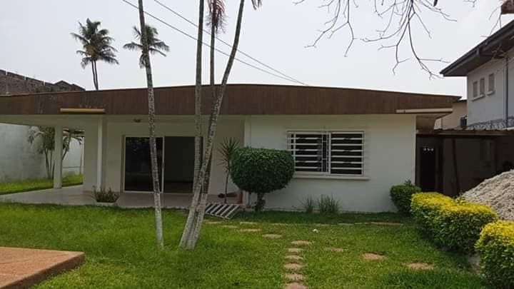 Villa Basse De 4 Pièces Maison Basse Avec Jardin Et Piscine en Zone 4 ...