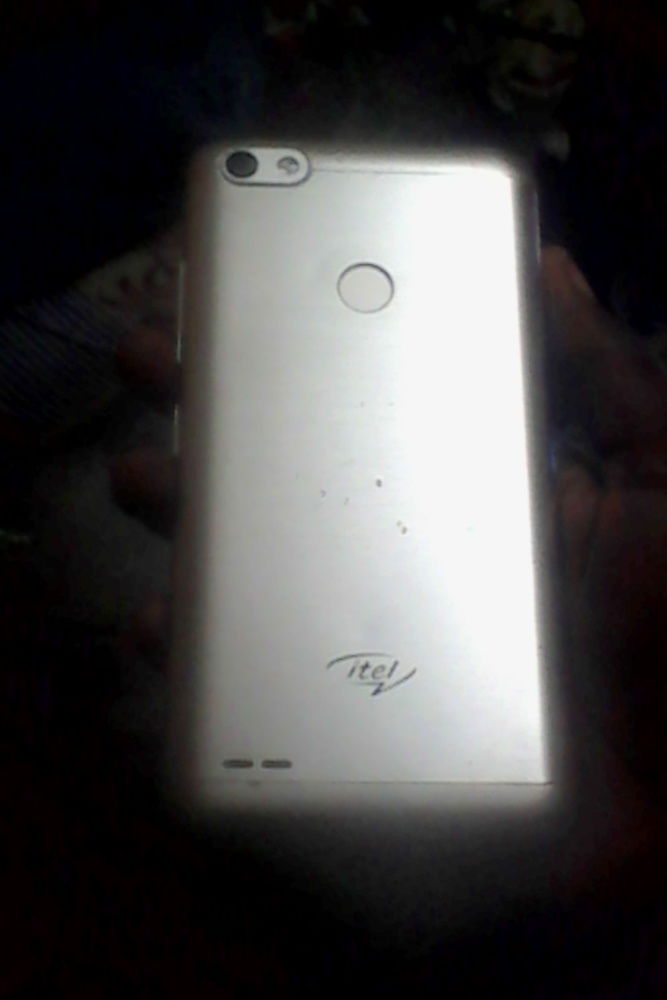 Itel s12 avec empreinte et accessoires | BazarAfrique Côte d’Ivoire