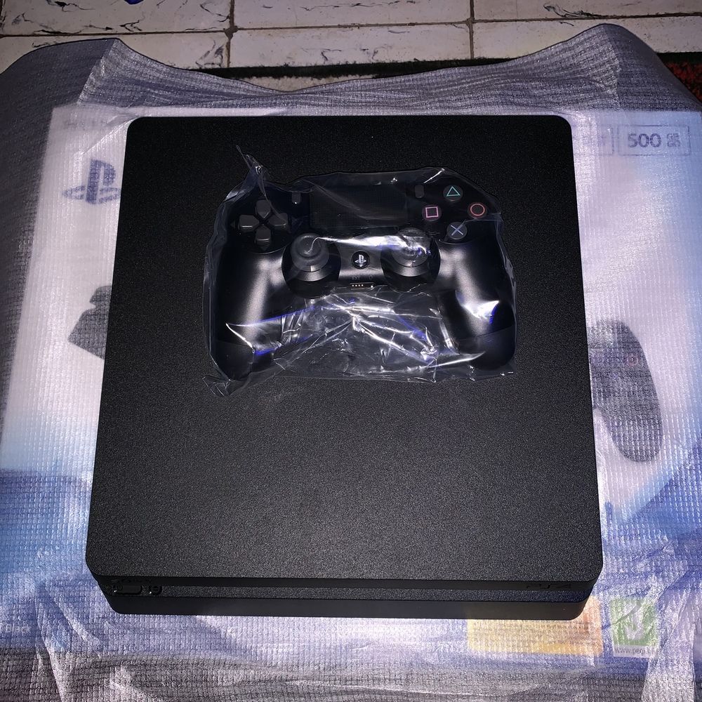 Ps4 slim + 1 cd | BazarAfrique Côte d’Ivoire