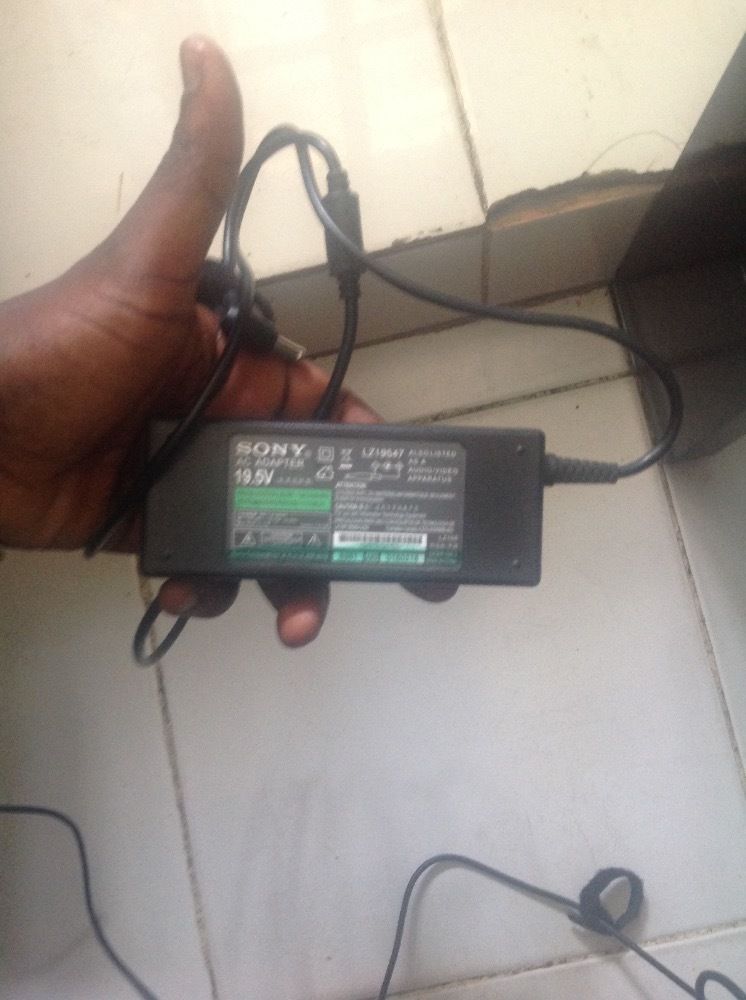 Chargeur pour PC et TV Sony Original | BazarAfrique Côte d’Ivoire